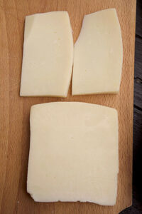 Branza greceasca prajita – saganaki cheese - Diva in Bucatarie