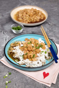 Mancare de naut cu sos de rosii si ardei copt