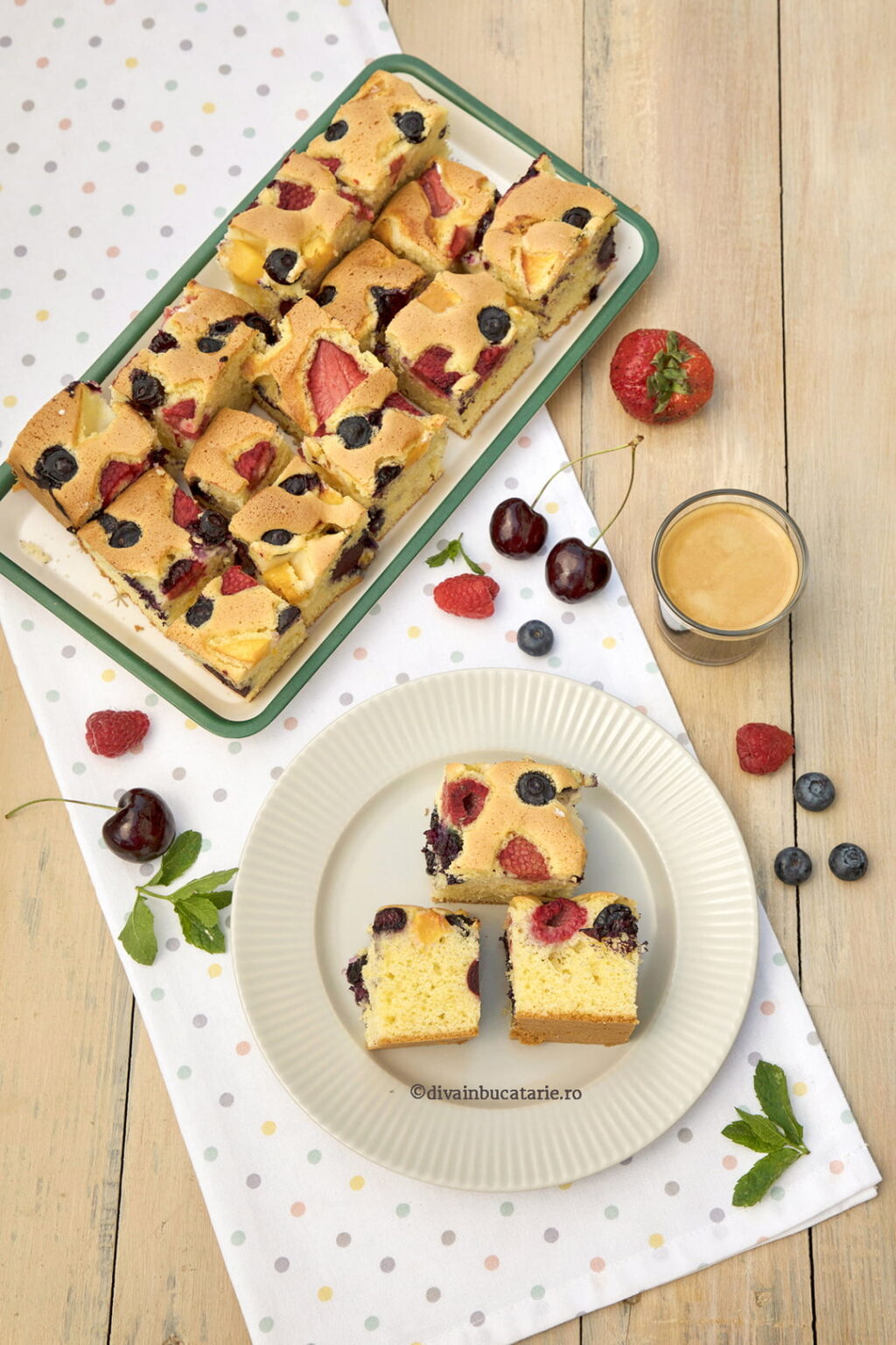 Pandispan cu fructe de vara - Diva in Bucatarie