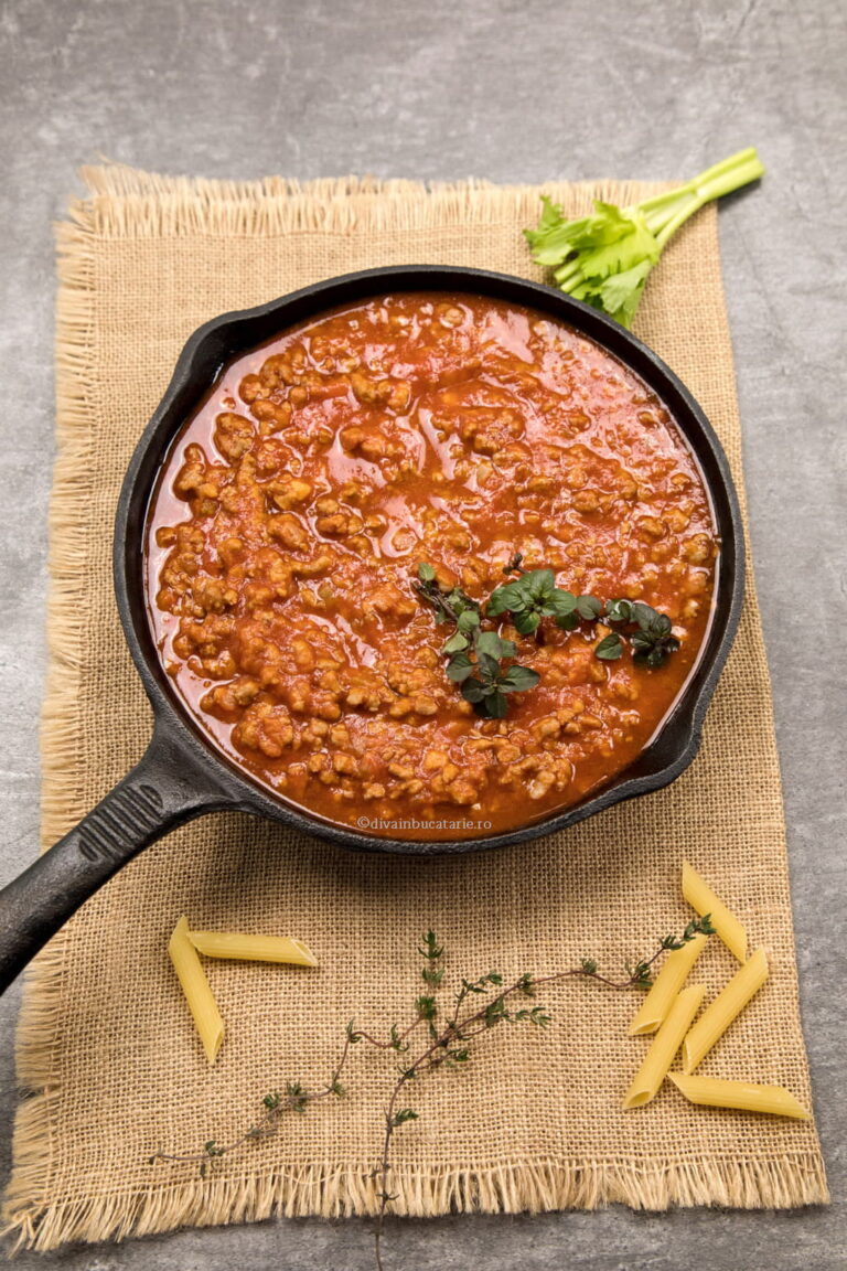 Sos ragu bolognese cu carne amestec - Diva in Bucatarie