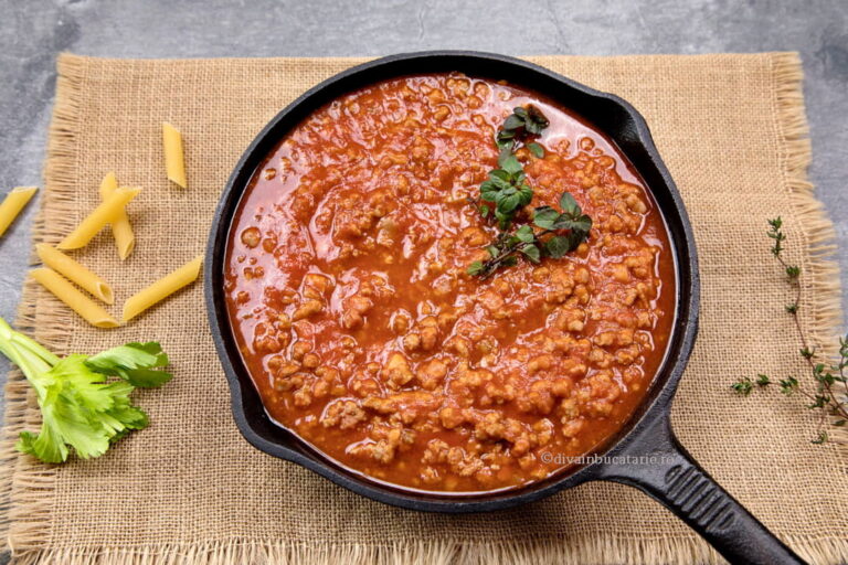 Sos ragu bolognese cu carne amestec - Diva in Bucatarie