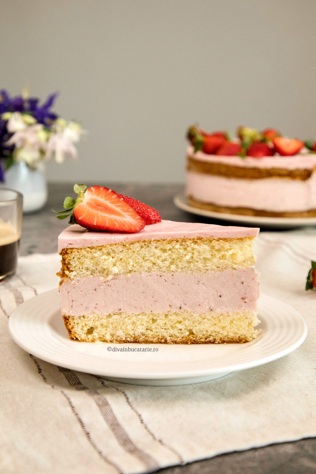 Prajitura marmorata cu capsuni - Diva in Bucatarie