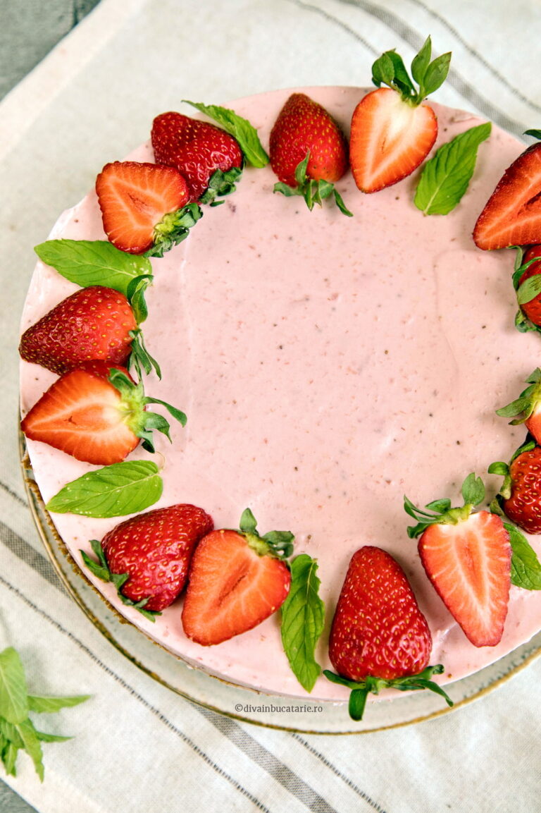 Tort cu crema de branza si capsuni - Diva in Bucatarie